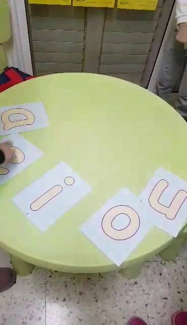 A E I O U!! Singing along to the vowel song! - TAS Private English Institute - Larnaca - Cyprus